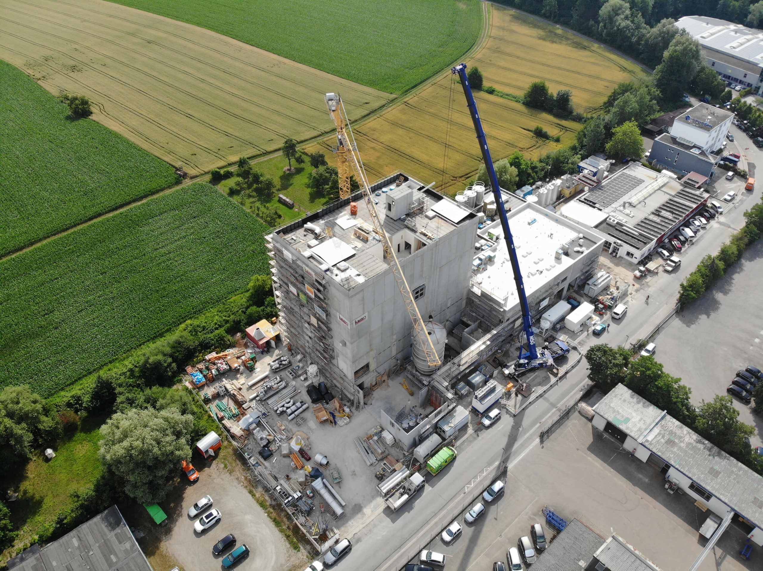 Montage de cuves dans une usine de produits alimentaires BIO - MSG ...